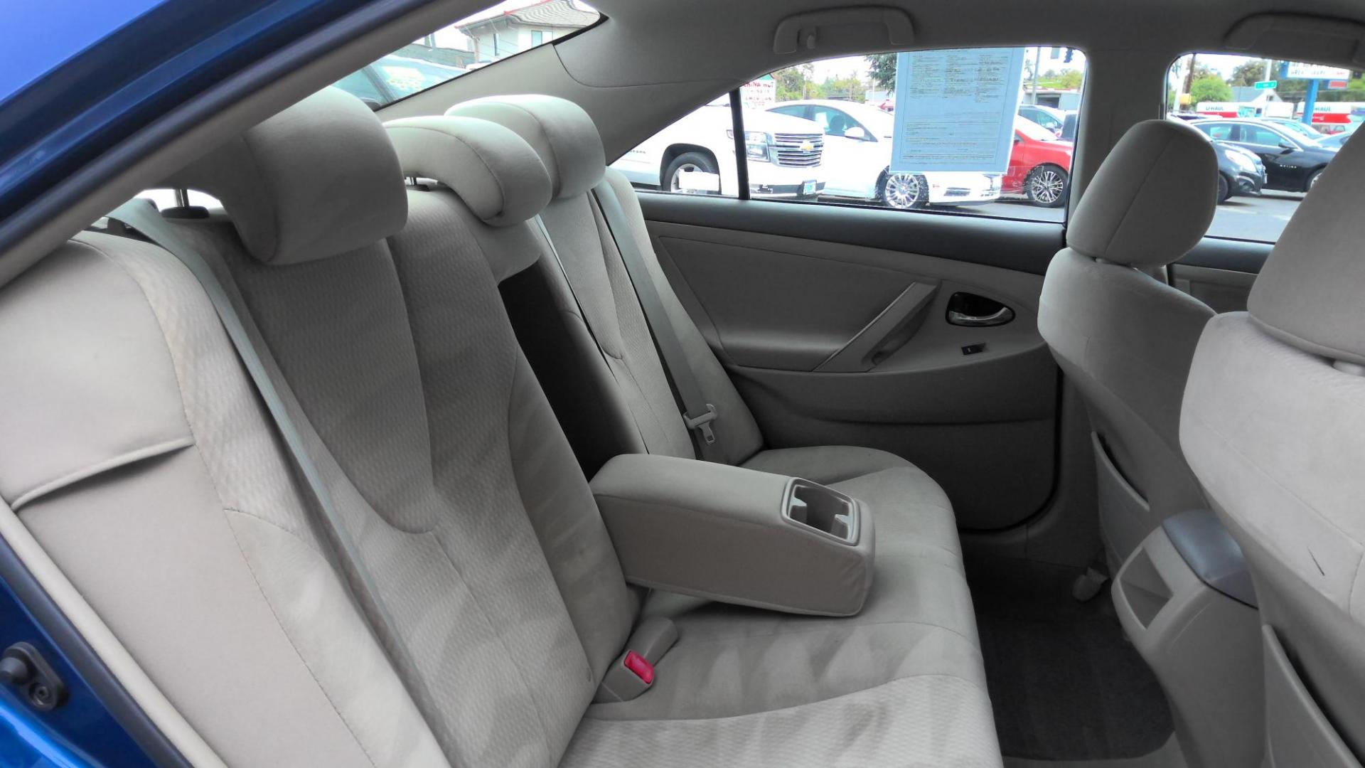 World Famous Autos - 2011 Toyota Camry SE 6-Spd MT